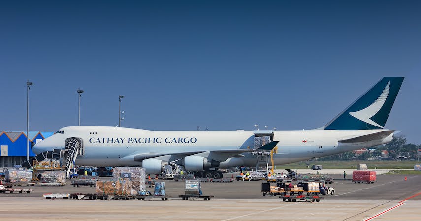 Pengiriman Barang dengan Kargo Cepat Lewat Pesawat